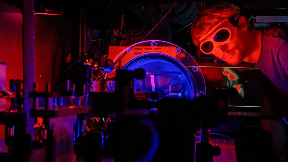 Nano- and Quantum Optics Seminar: Towards SHG and SPDC in silicon ...